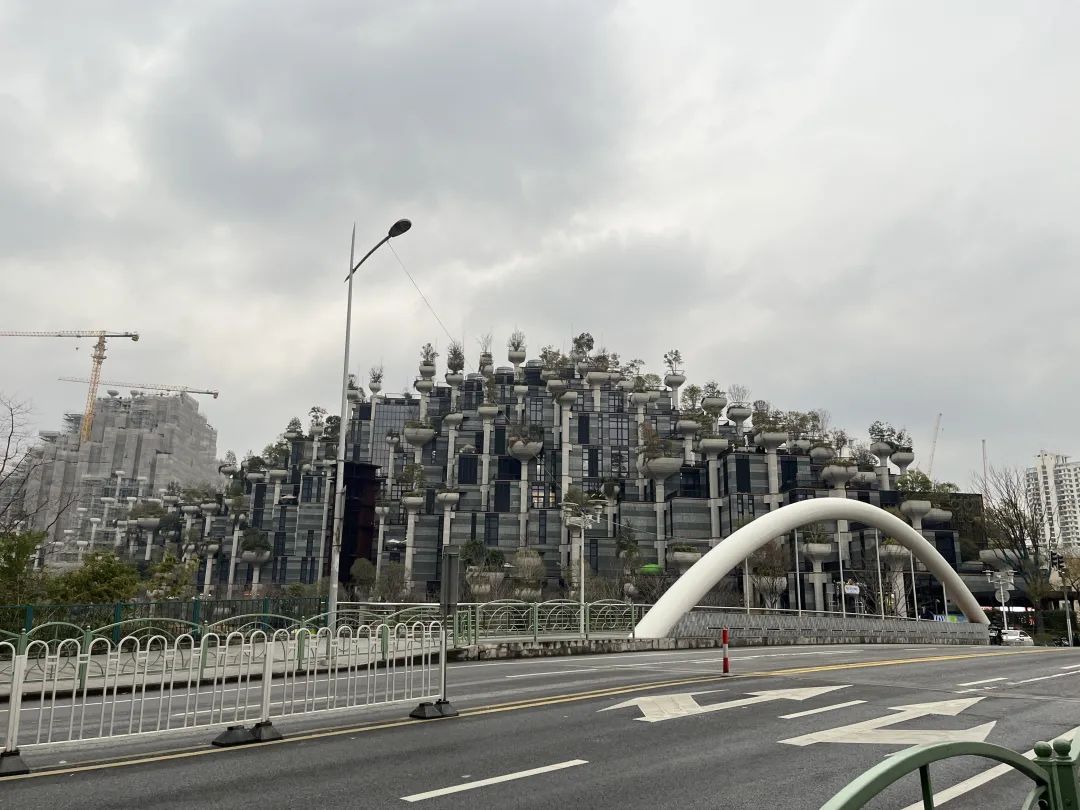 Shanghai's "ugliest" building, how is it now - iNEWS
