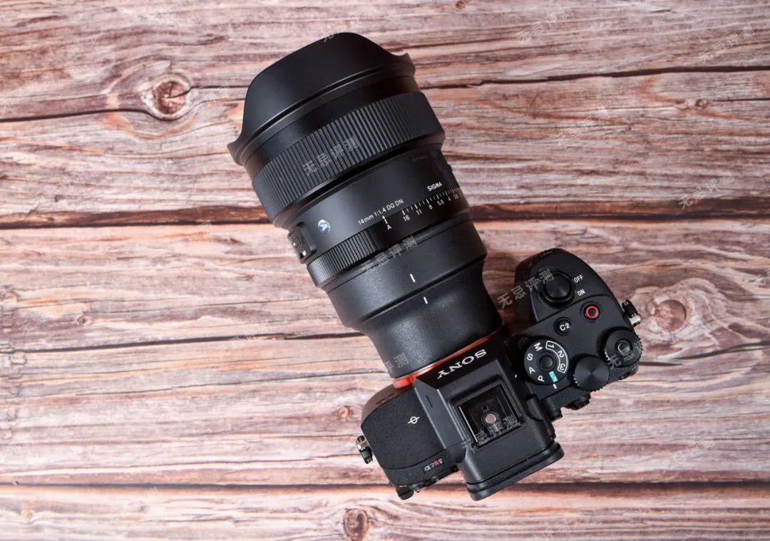 The industry's first F1.4 large aperture super wide-angle lens Sigma ...
