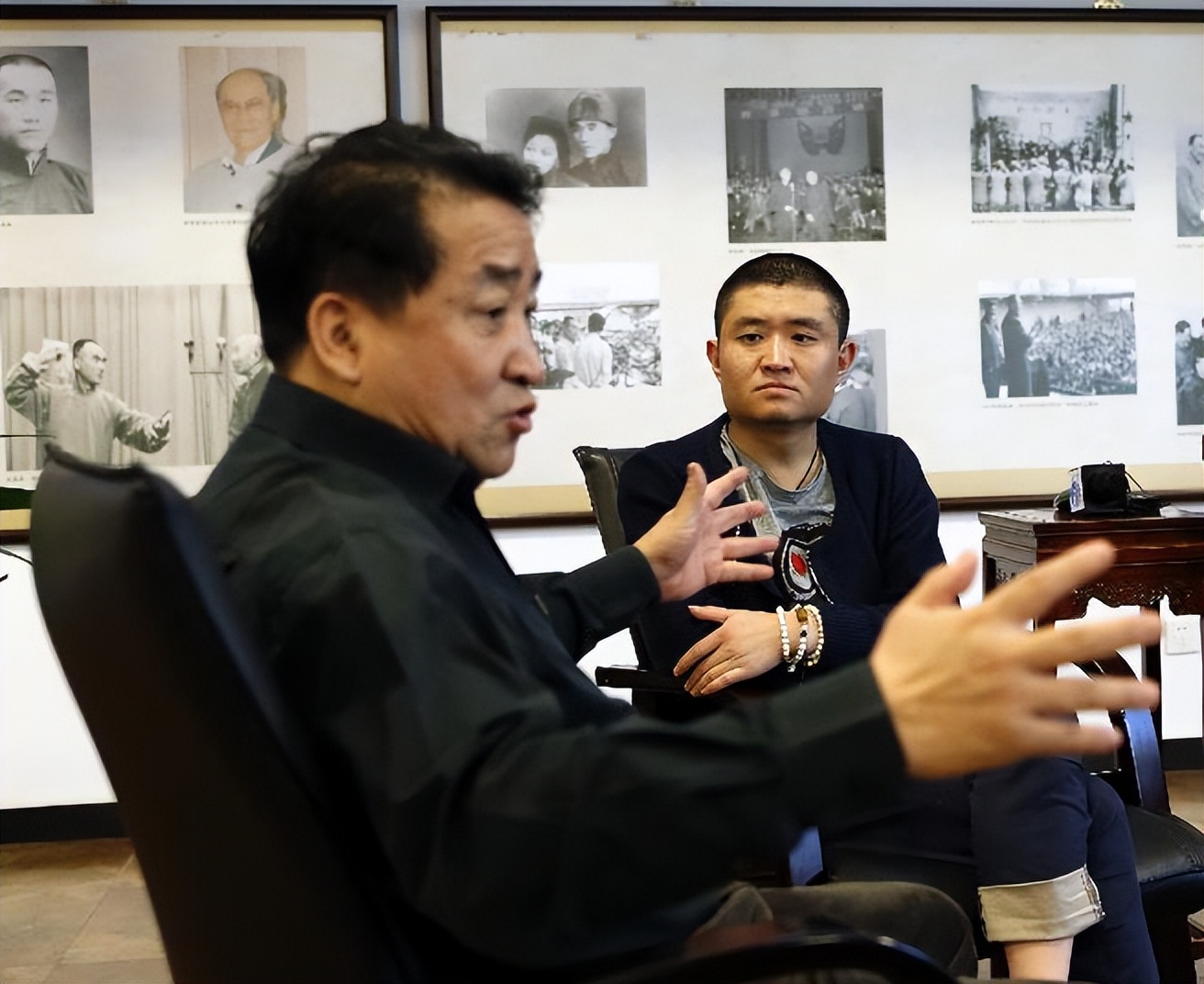 Miao Fu celebrated his grandma's 102nd birthday, Jiang Kun sent ...