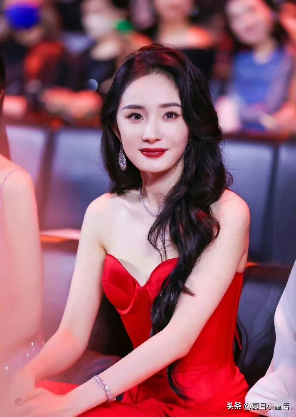 Fan greetings in Yang Mi's comment area - iNEWS