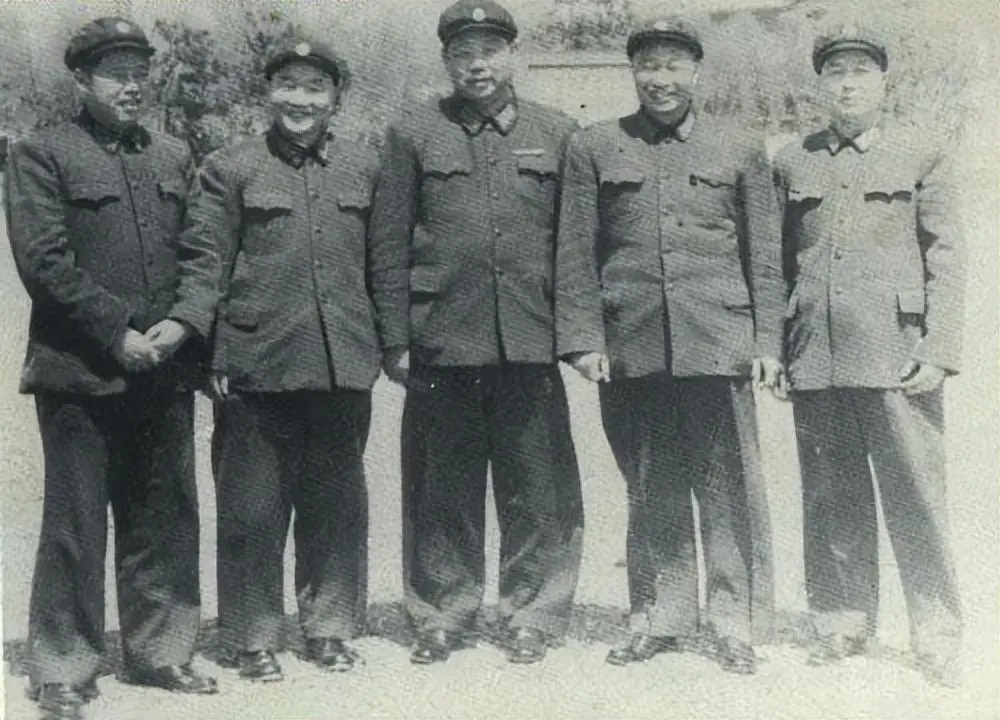 In the war against Vietnam in 1979, some people praised Xu Shiyou for ...
