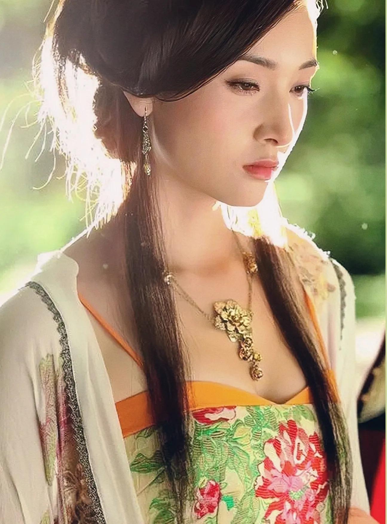 Sharing of beauties in ancient costumes——Wang Yansuzhi Chen Jinding's wardrobe - iNEWS
