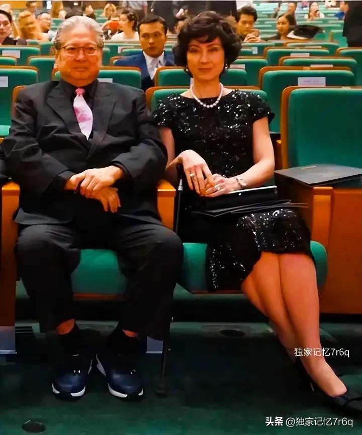 The 73-year-old Sammo Hung and his wife look like father and daughter ...