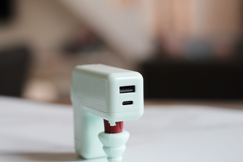 Apple's family bucket, a good way to charge without queuing: IDMIX P30 ...