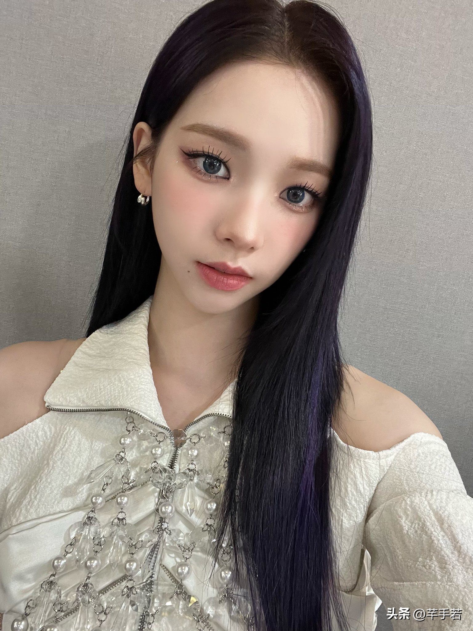 aespa lip-synched from singing stage to commercial stage lip-synching ...