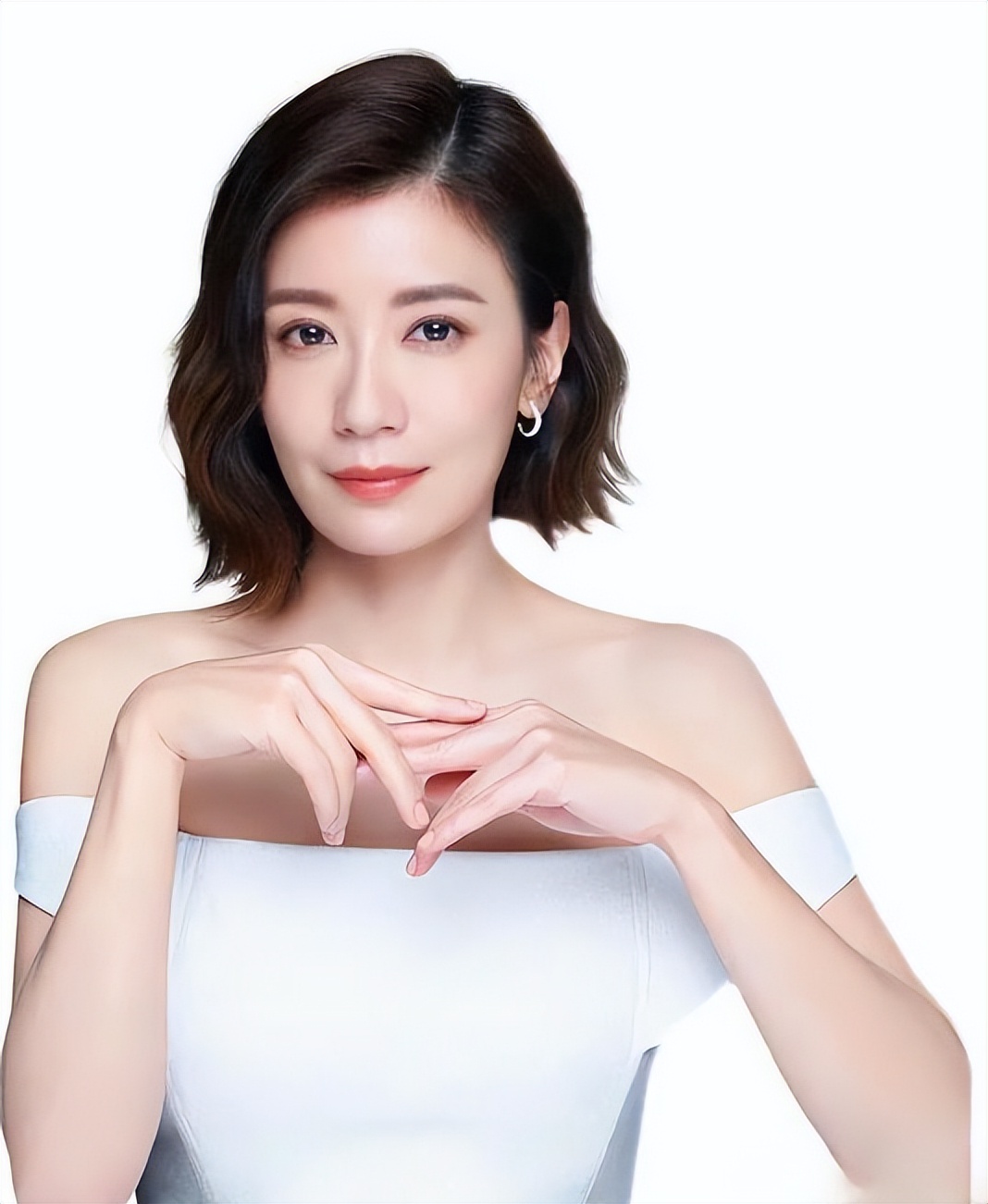 Alyssa Chia posted swimming photos of the whole family, the three of ...