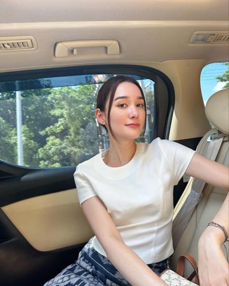 Lisa's best friend Diana is in love with an outsider, but she is not ...