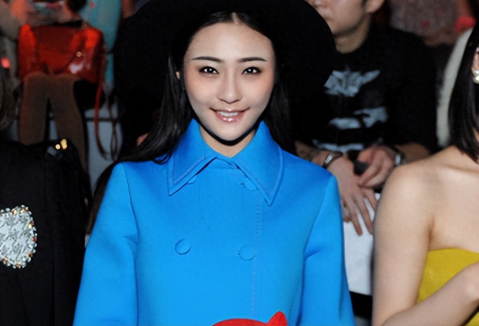 Does anyone remember Chen Bing in "The Voice"? The big melon is exposed ...