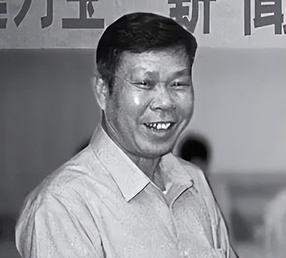 Li Jingwei passed away in 2013, and Li Ning cried on the spot: he is ...