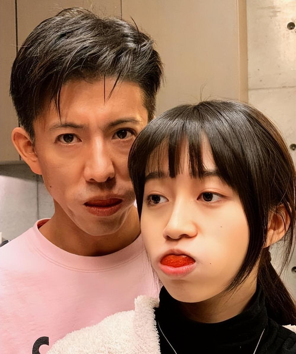 Kimura Takuya and Kudo Shizuka rarely lock their fingers together, trying to break the rumors of ...