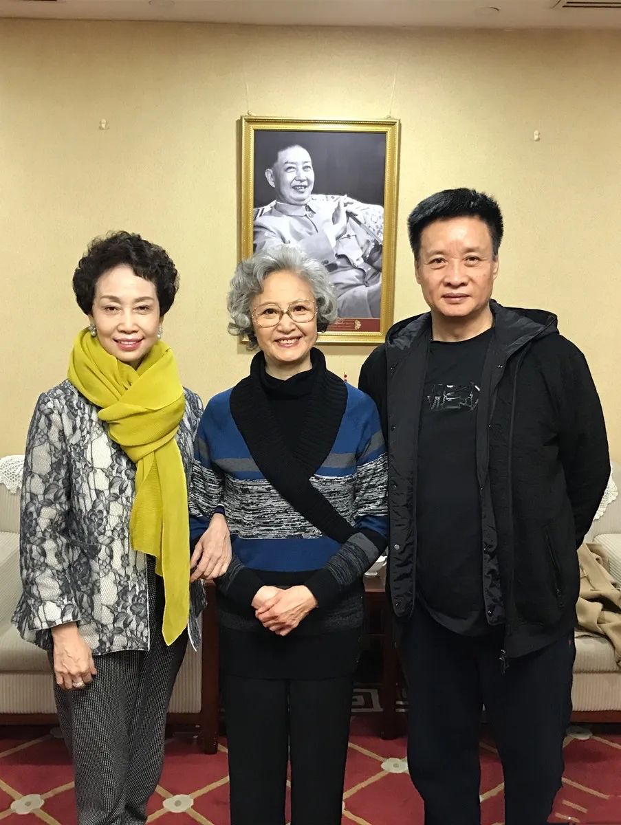Yan Weiwen's wife turned out to be her! She looks ordinary but gentle ...