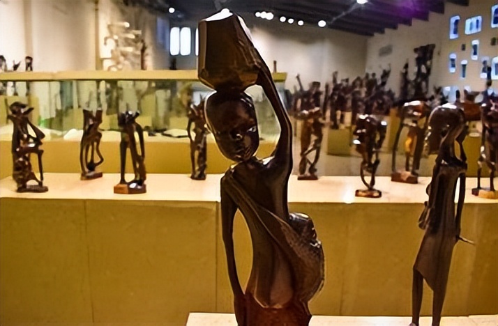 What is the status of Makonde woodcarving art in Makonde culture? What ...