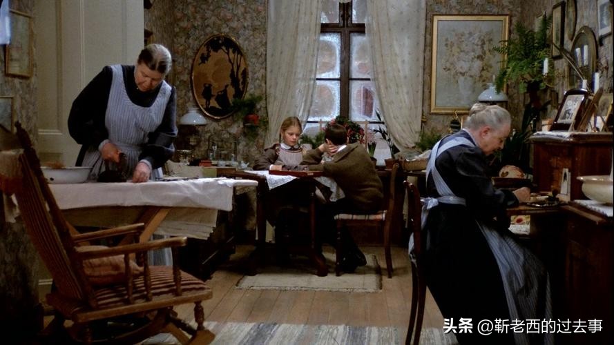 "Fanny and Alexander": Siblings living under the same roof have ...