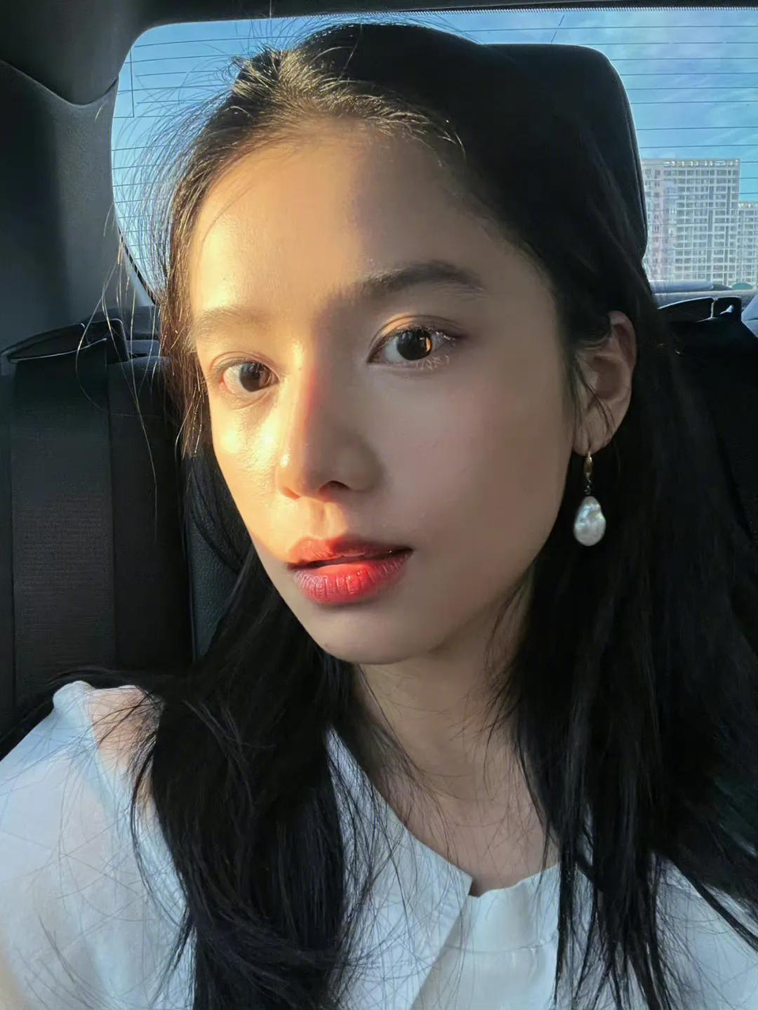 Zhang Jingyi's recent outfits - iNEWS