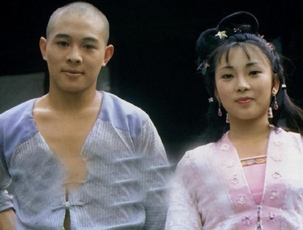 Jet Li posted a recent photo of his wife, 61-year-old Li Zhi is aging ...