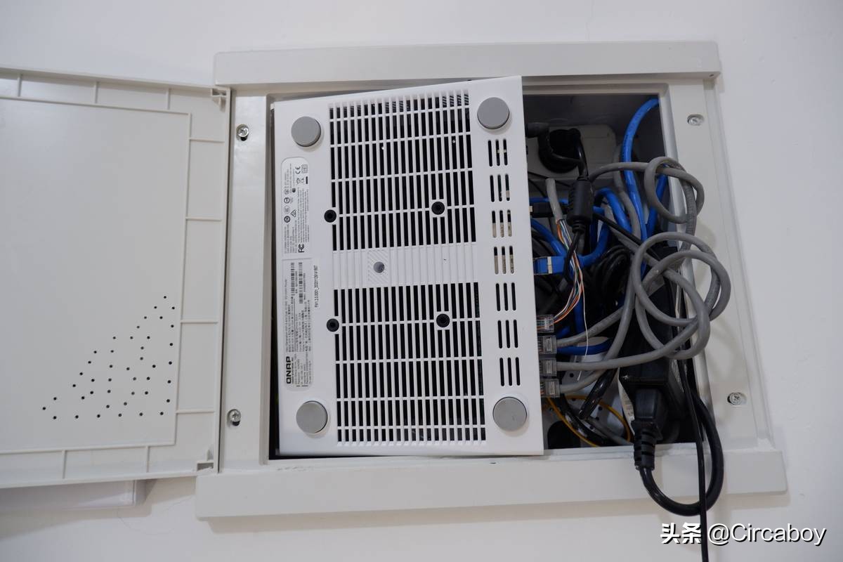 The QHora-301W supported by OpenWrt is amazing - iNEWS