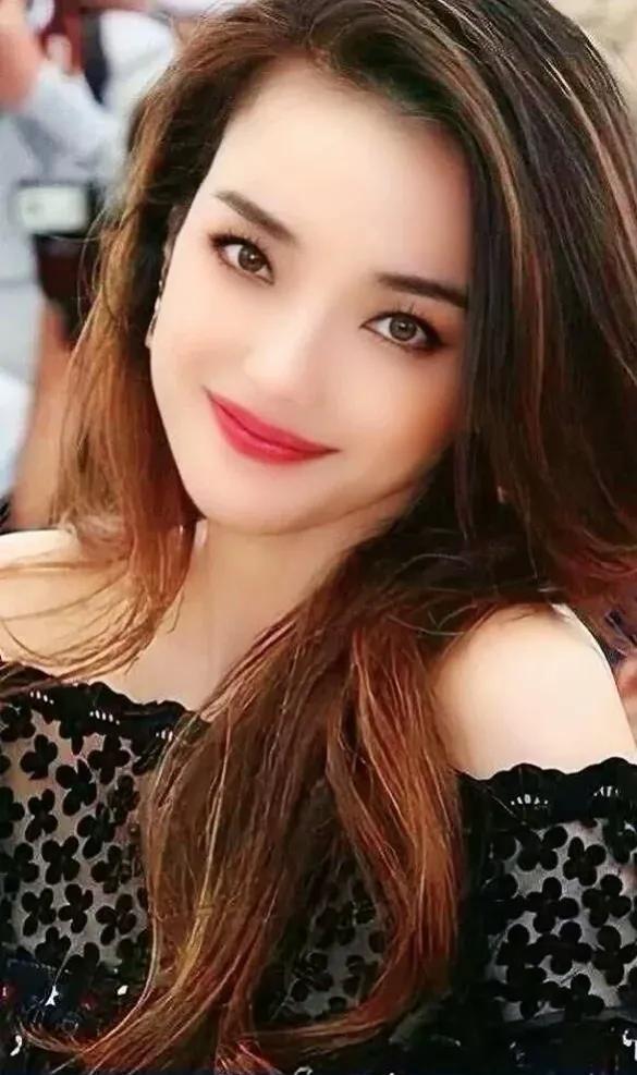 A beautiful photo gallery of Shu Qi, a beauty with big lips and plump ...