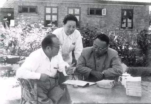 Pan Guangdan's "Learning Immortal on One Foot" - iNEWS
