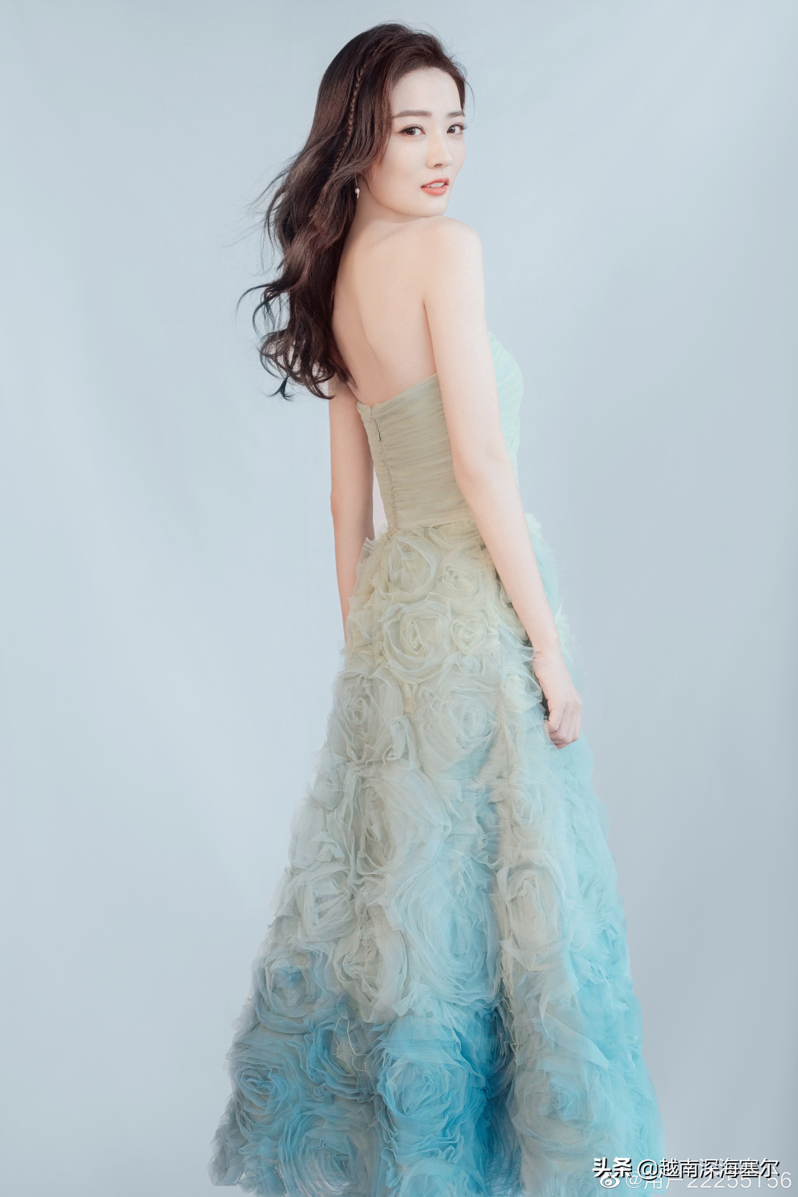 23-year-old Xu Jiao became popular with "Changjiang No. 7" - iNEWS