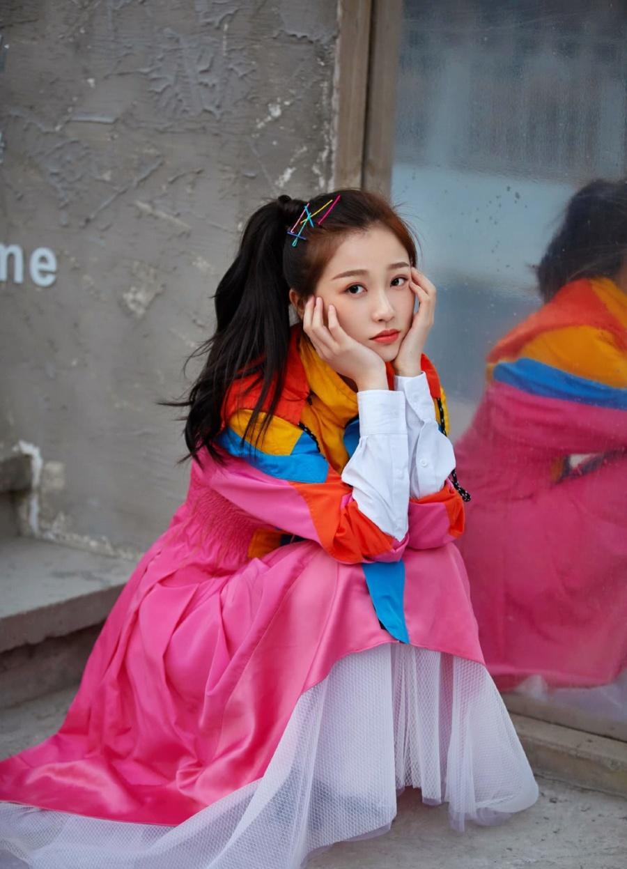 Miss Yu Shuxin has a variety of looks. In addition to being cute on ...