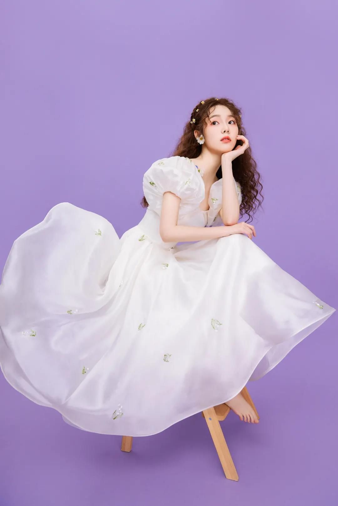 Feng Wanhe, a sweet and charming goddess - iNEWS