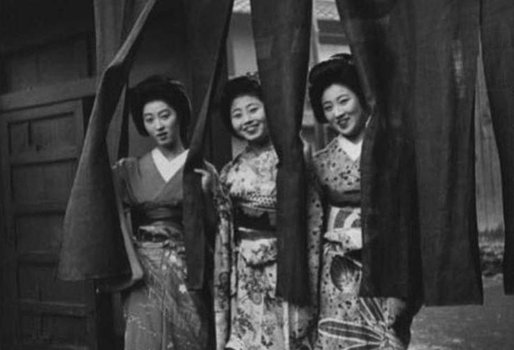 During World War II, Japanese women used three shameful methods to ...
