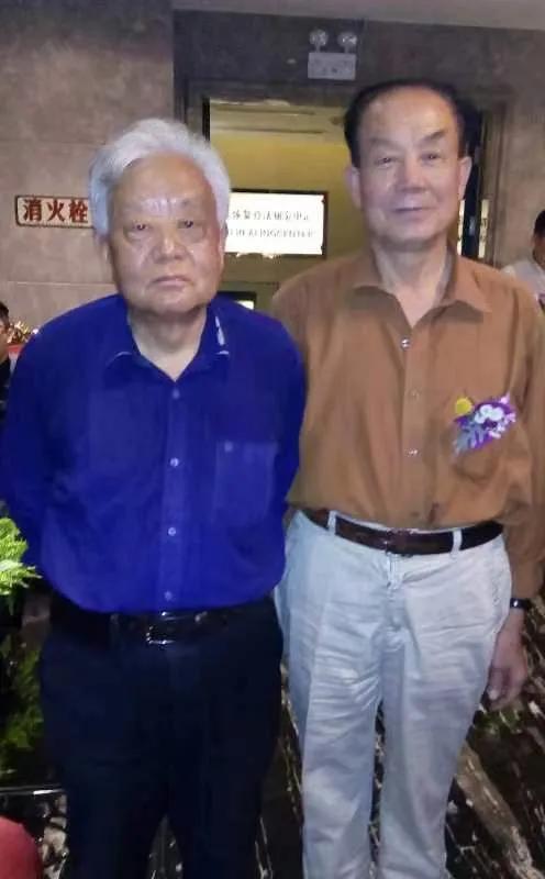 Review of Wu Shumin's New Book "Traces Outside the Territory" - iNEWS