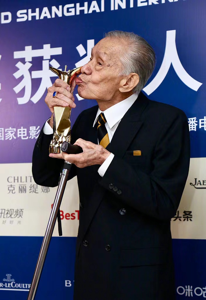 Senior drama bone Chang Feng died at the age of 98 - iNEWS