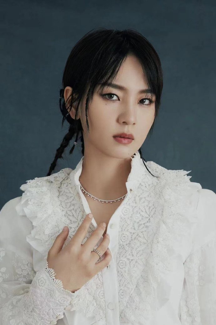 China's Most Awarded Female Singer - iNEWS