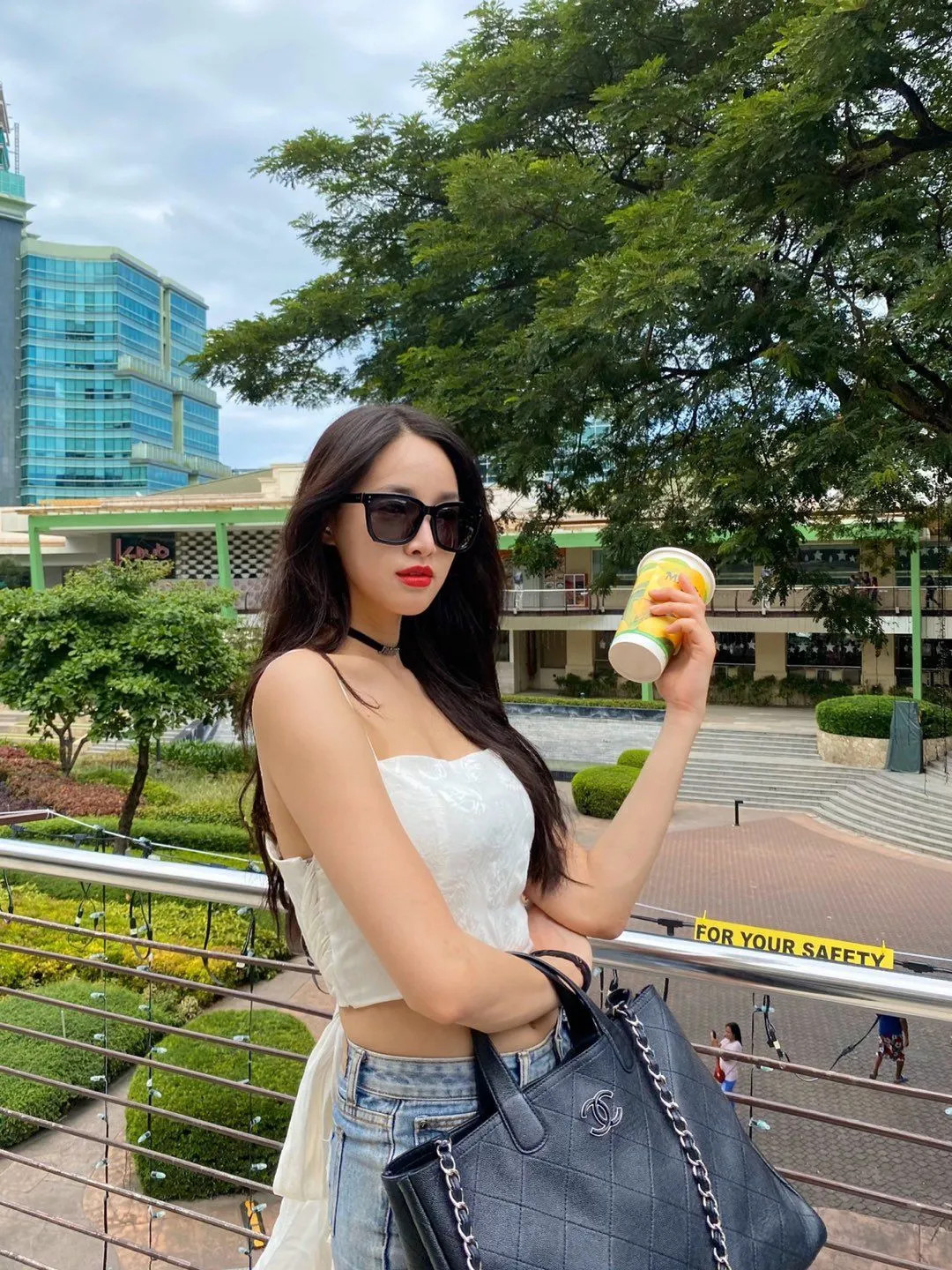 Saebom Skinny Jeans Photo - iNEWS