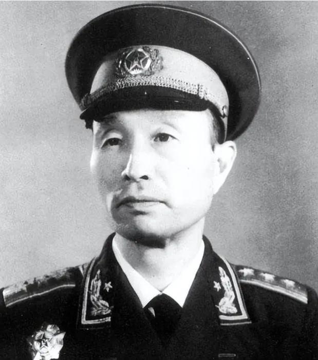 When Su Yu passed away in 1984, there were 4 military chiefs standing ...