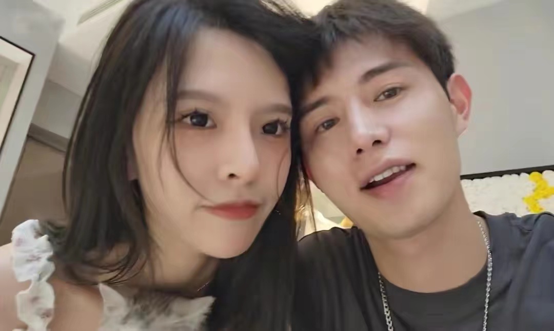 Tong Jincheng was invited as a guest to show off his cooking skills as ...