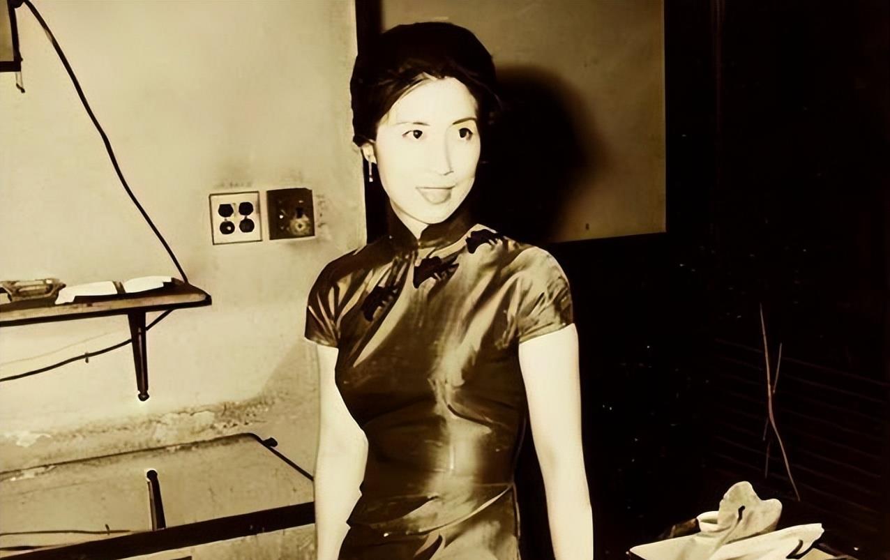 In 1969, Zhang Lingfu's widow Wang Yuling took this photo in New York to commemorate her 74 ...