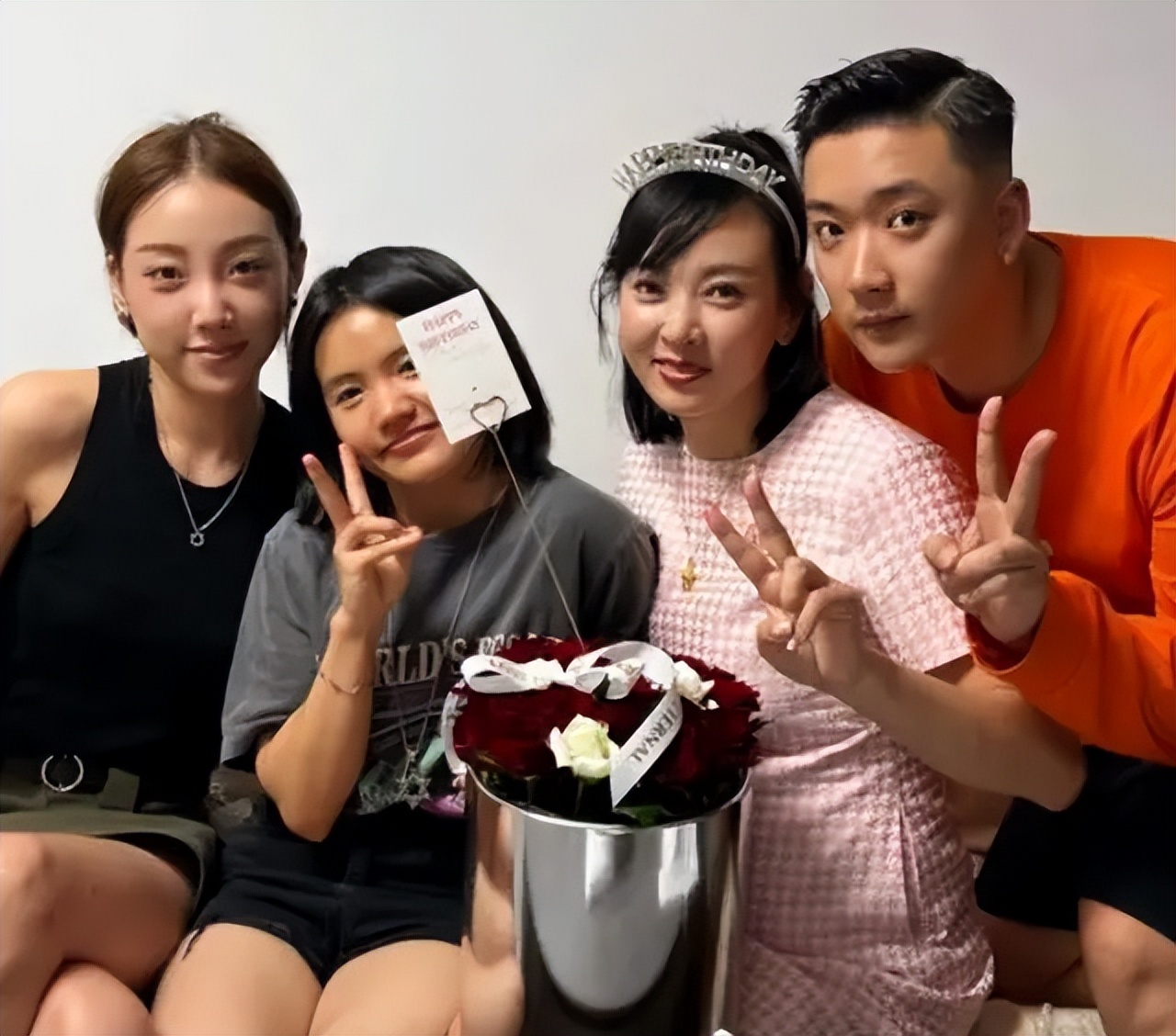 Cui Jin trusts Li Leyou with one hand, lamenting that the two brothers ...