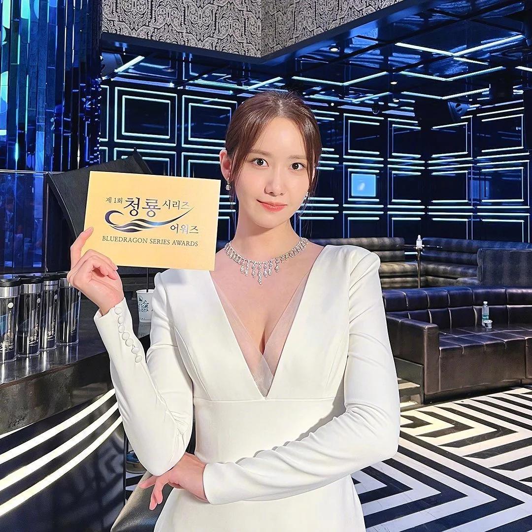 32-year-old Lin Yuner posted a TV series certification photo, her plump figure grabbed the ...