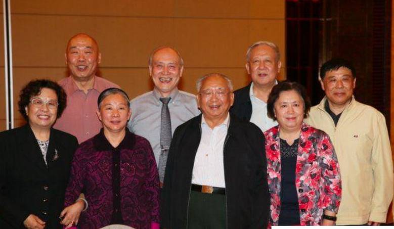 Where are the children of the founding father Luo Ronghuan? The son is ...