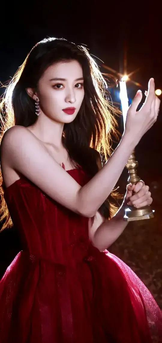 "Little Liu Yifei" Wang Churan is so beautiful - iNEWS