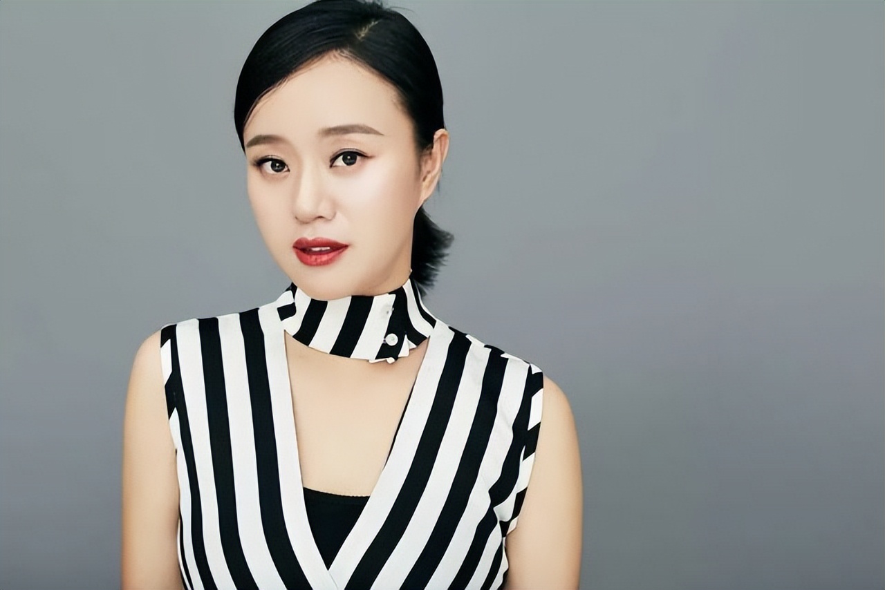 Actor He Hong, one of the most temperamental "village girls", "Xifeng ...