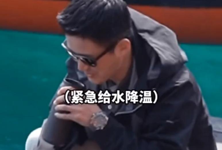 When filming, Wu Jing handed Jason Statham a glass of wolfberry water ...