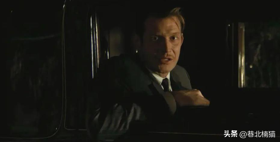 Flashback to life! Growing from a wizened old man to a swaddled baby ...