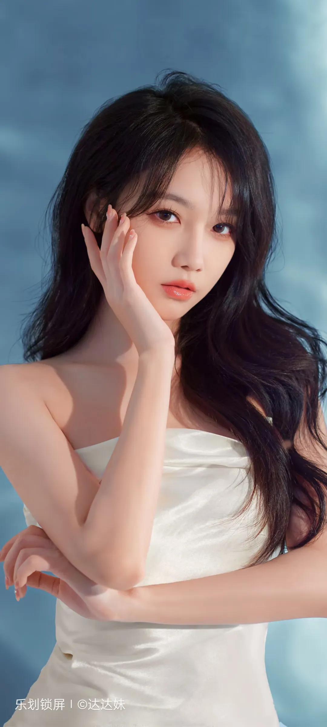 The beauty "Chen Shu" has a plump and charming figure - iNEWS