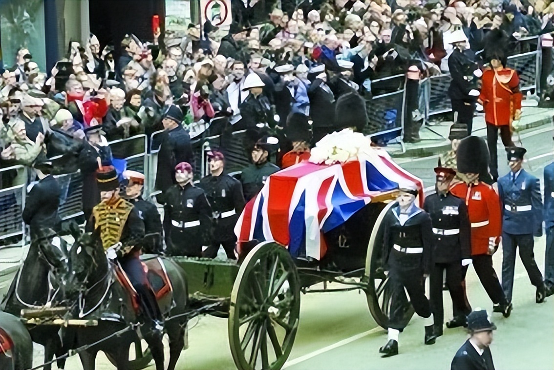 The pioneer of women's access to power, the self-disciplined and strict ...