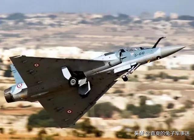 From Mirage 2000 to Rafale, each time with 2-3 large auxiliary fuel ...