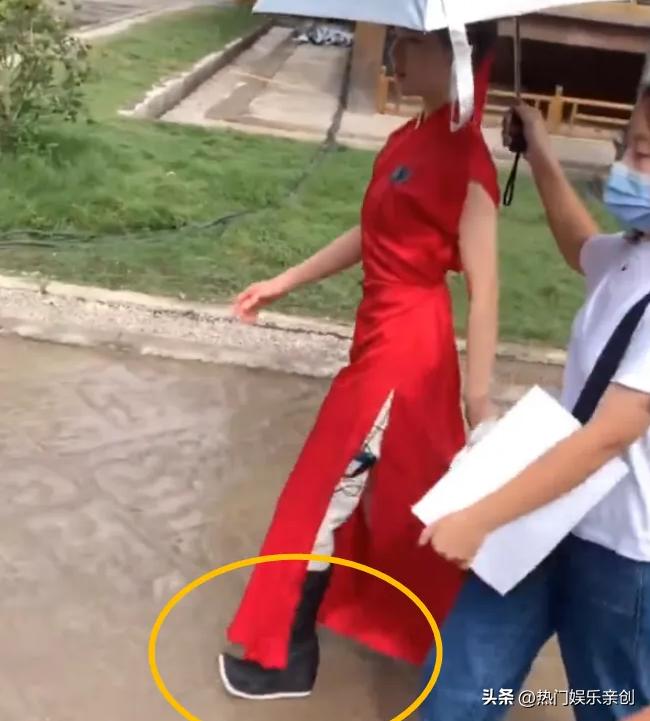 It is also a "fake", Yang Mi overturned, Ju Jingyi's strength slapped ...