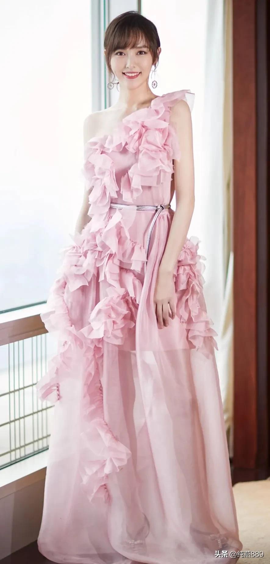 The 12th phase of the beauty show Tang Yan - iMedia