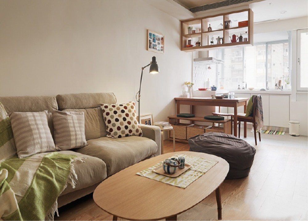 The 65-square-meter fresh and modern style log restaurant has green ...