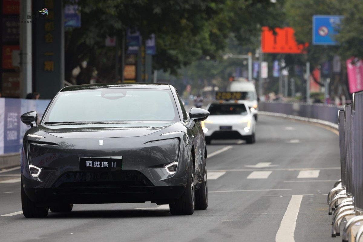 The standard configuration of the single-motor version is fully ...