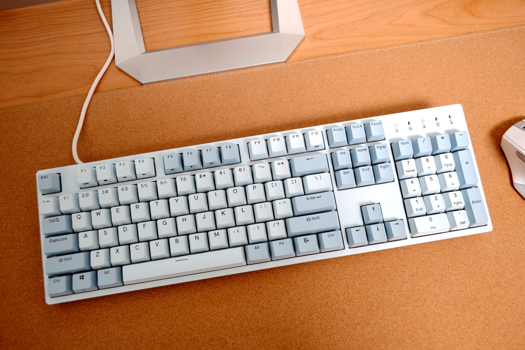 After changing the mechanical keyboard, I found that the membrane keyboard is simply an IQ tax ...