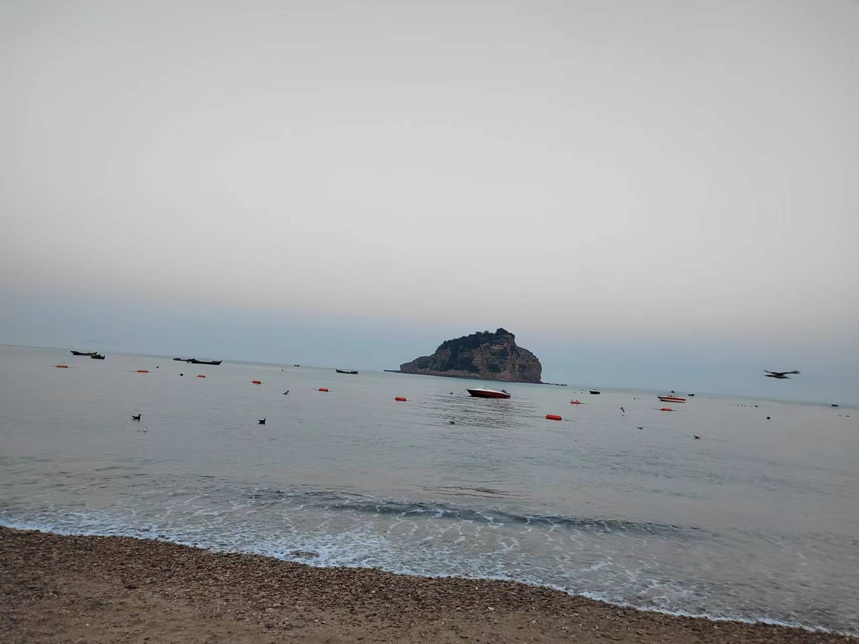 Buy peaches at the most famous scenic spot in Dalian - iMedia