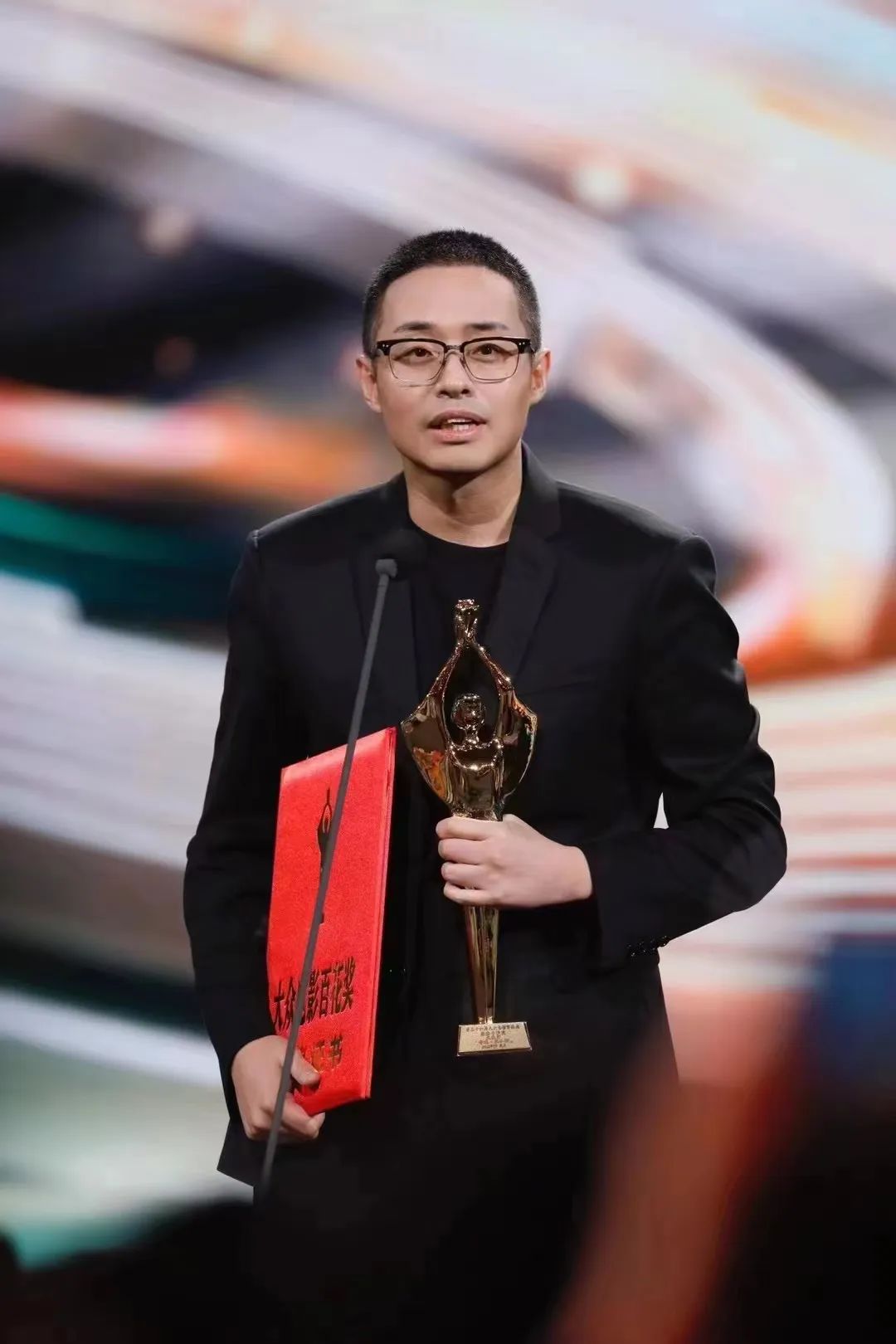 Best Director Award, it really is him - iNEWS